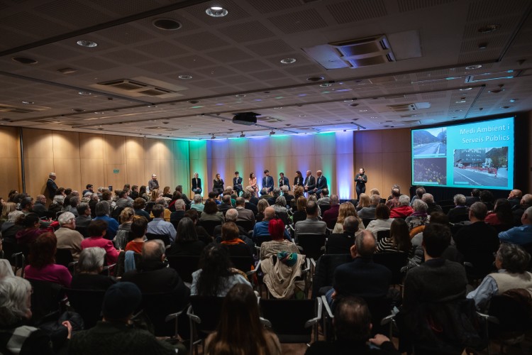 El Centre de Congressos acull més de 150 persones a la Reunió de poble amb la presentació de la ...